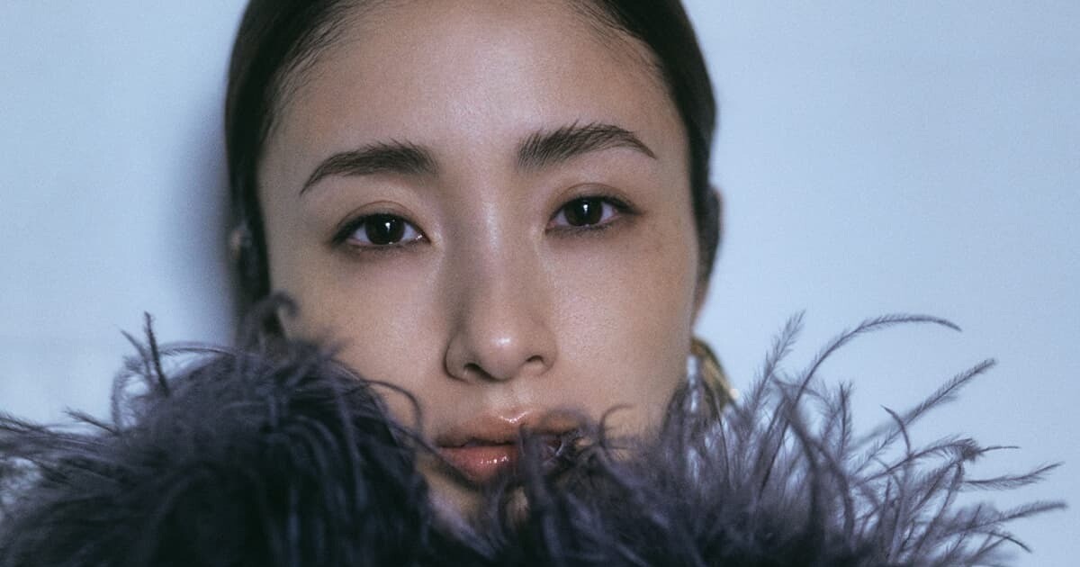 上戸彩、第3子出産後初のファッションシューティングで華麗なドレス姿披露：マピオンニュース